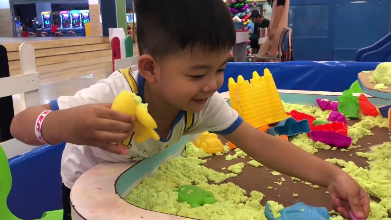 Kinetic Sand Toys Fun Day On Playground With Hokly - YouTube