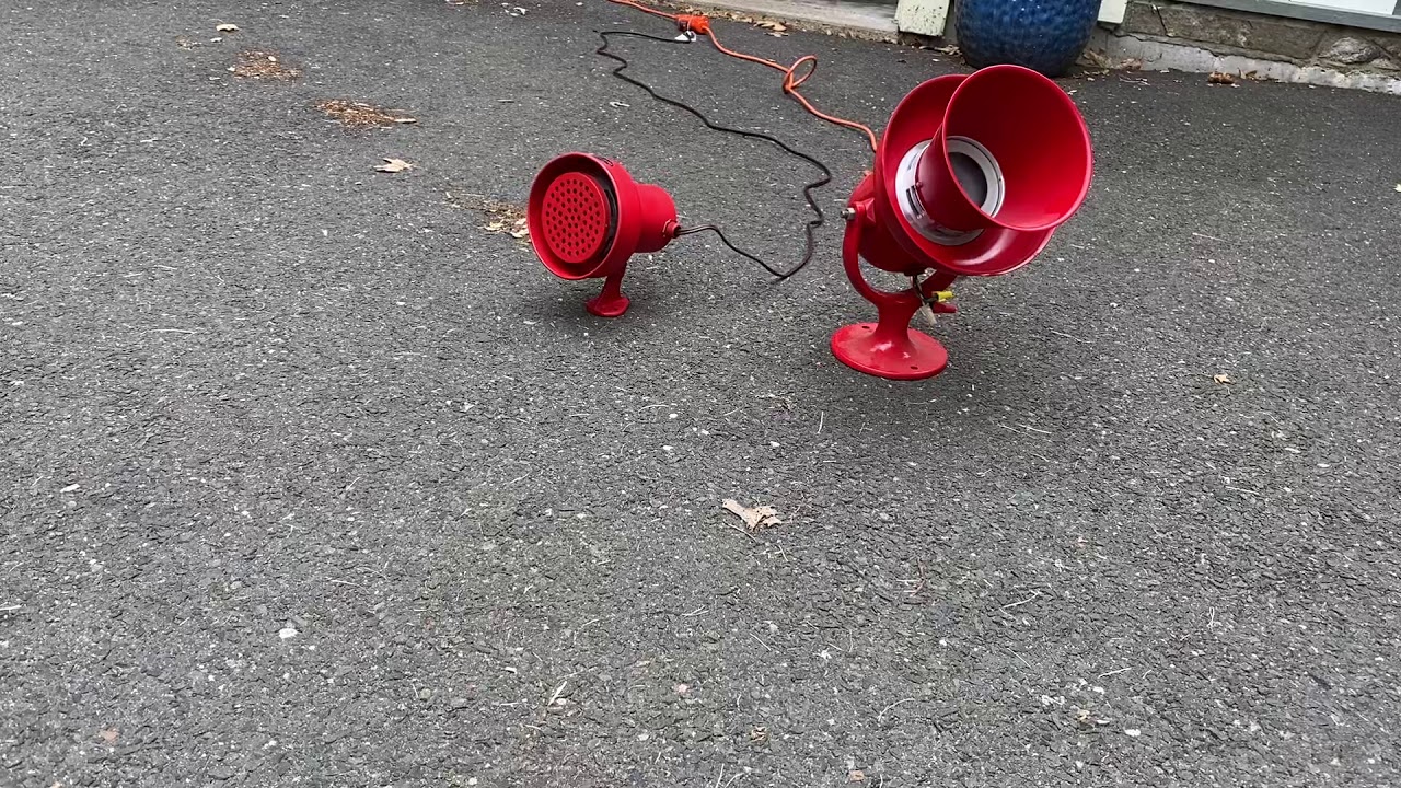 Federal Signal Model A and Model B-9 Double Blast - YouTube