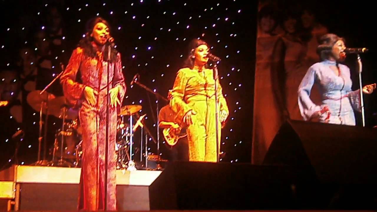 Martha Reeves Jimmy Mack At The Caird Hall In Dundee - YouTube