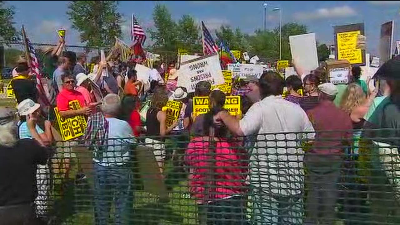 Demonstrators protest Walker's presidential run outside campaign event ...