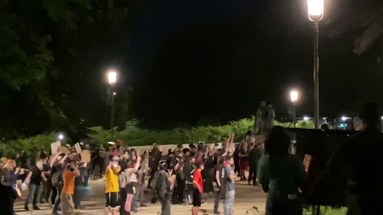 Des Moines Iowa Protest Gone Bad - YouTube