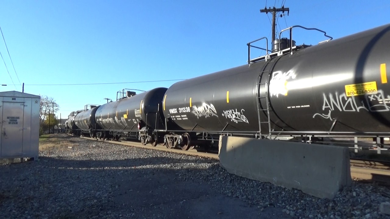 CSX 5339,3376 & CEFX 1040,1020 pull an Ethanol train through Meyersdale ...