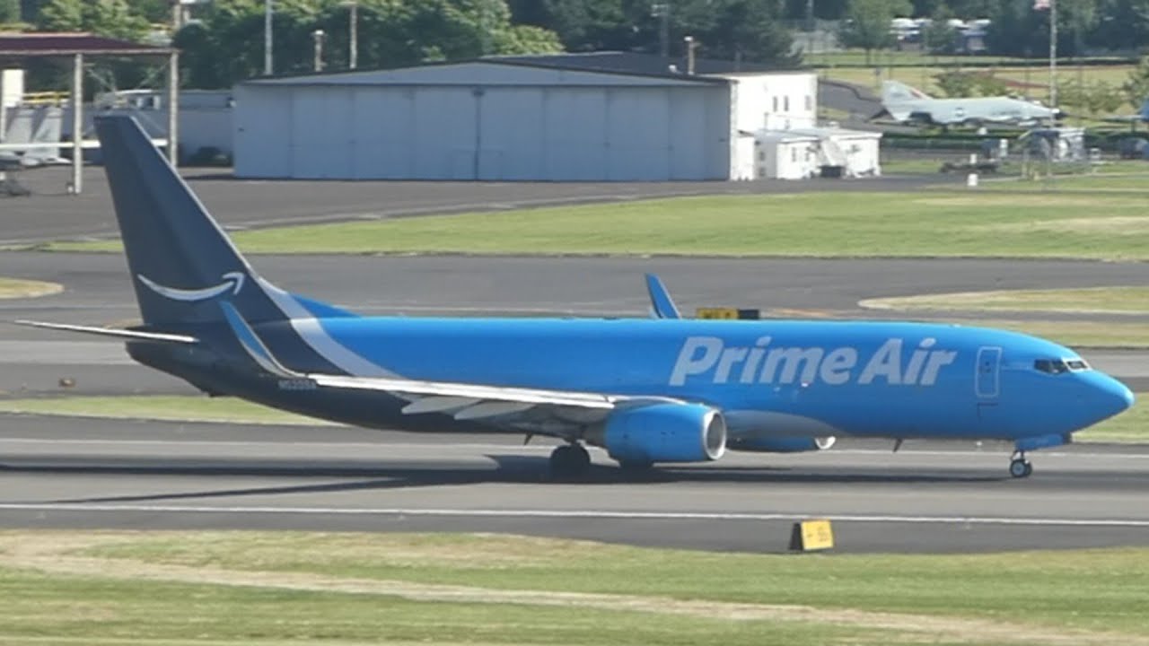 Amazon Air (Sun Country Airlines) Boeing 737-83N(BCF) [N5209A] Takeoff ...