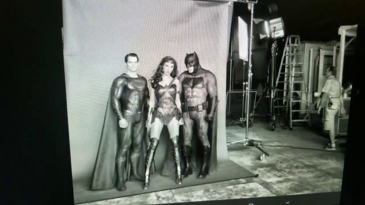 First Image of the DCEU Trinity Together from Zack Snyder - YouTube