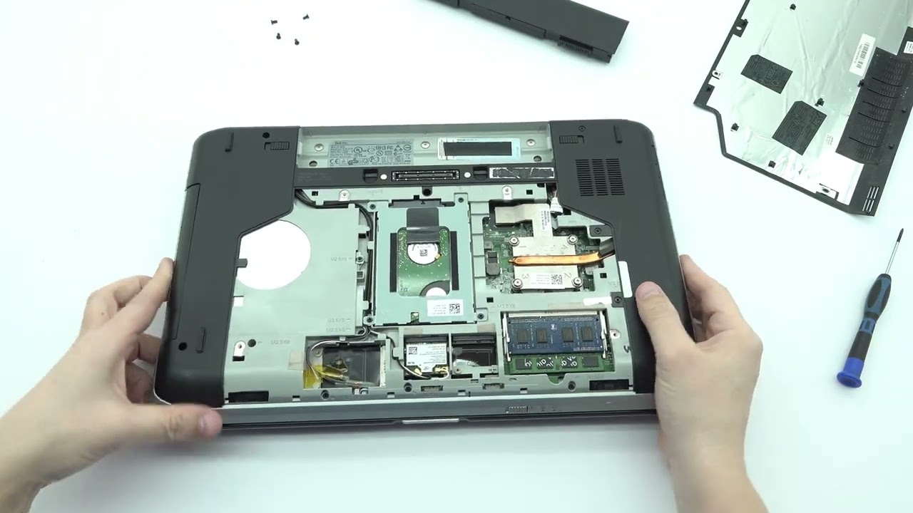 How to add RAM on DELL Latitude E5520 4K - YouTube