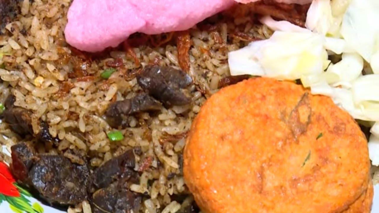 Ditra Marfie Menikmati Nasi Goreng Upiak Khas Minang | MAKAN RECEH (29 ...