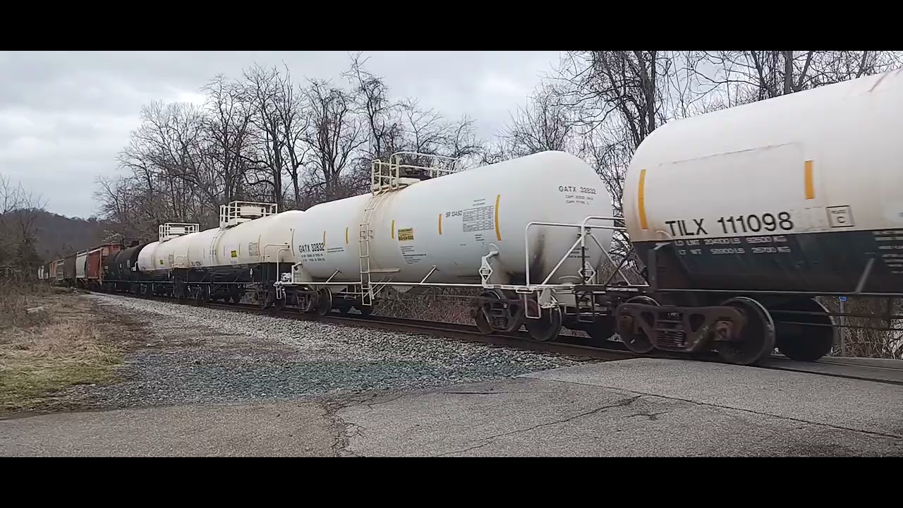 Train CSX 4586 CSX 5397 CSX 965 CSX 846 CSX 956 Train follows WV/Ohio ...