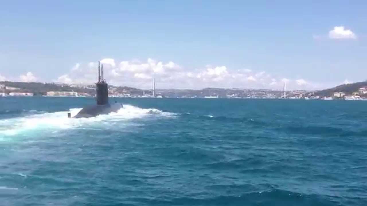 Turkish submarine in Bosphorus -- August 2013 - YouTube
