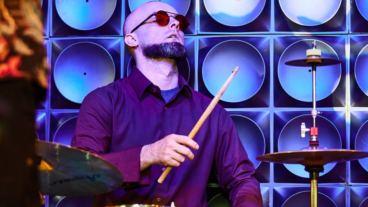 [DRUMCAM] Cissy struit. Drumsolo and theme - YouTube