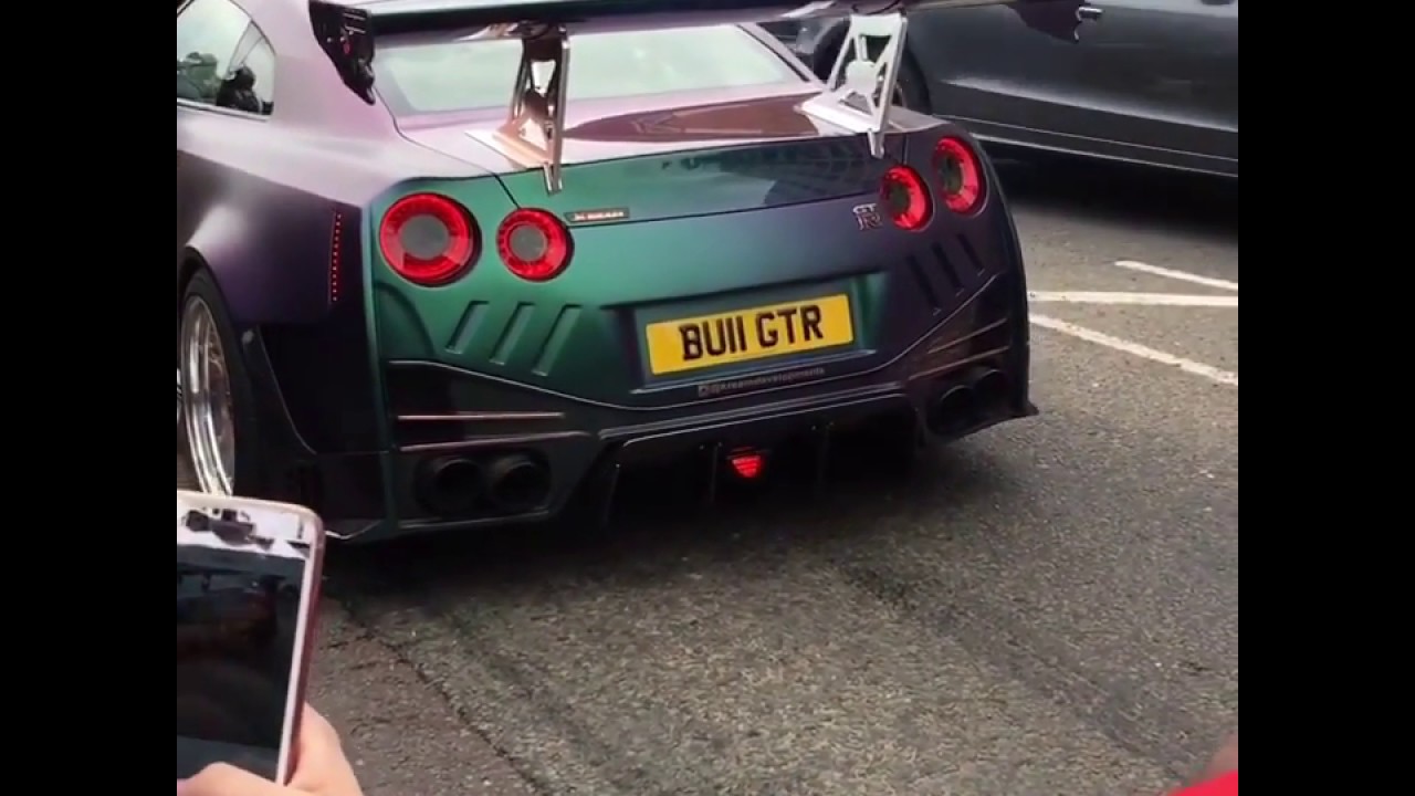 Nissan GT-R EPIC EXHAUST SPITTING FLAMES!!! - YouTube