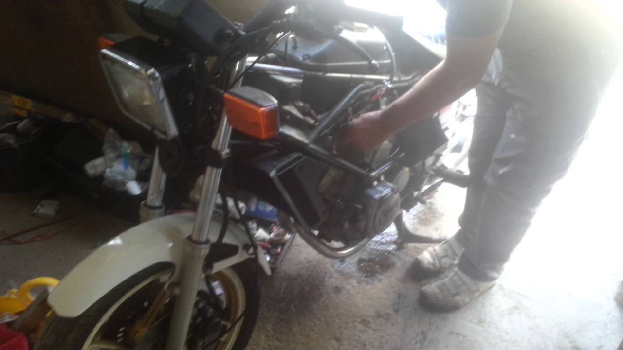 YAMAHA XZ550 STARTUP - YouTube