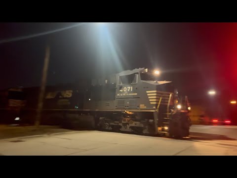 (Horn Show for Elm St!) NS 273 (fmr. 236) Heads North with NS 4071 at Harrison Avenue in Trenton ...
