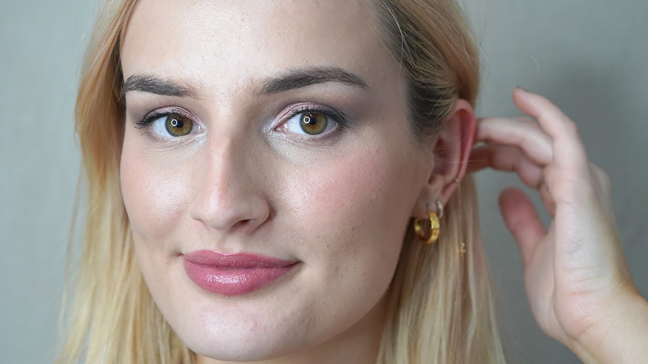 How To: Soft & Stormy Smokey Eye Shadow - YouTube