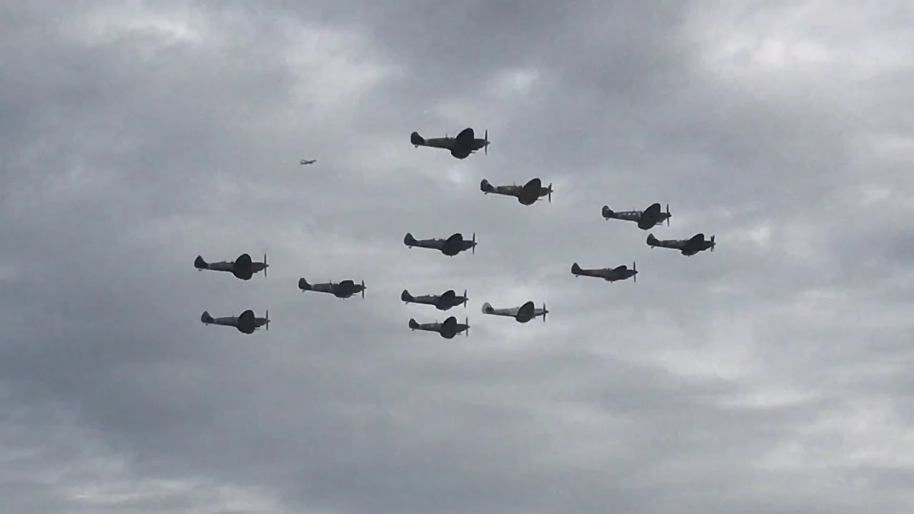 Spitfire Formation IWM Duxford Battle of Britain Air Show 23/09/2017 ...