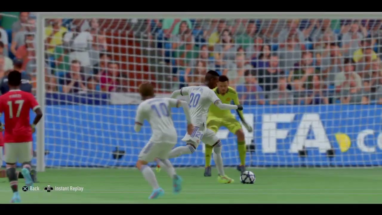 Maguire No Look Defending - YouTube