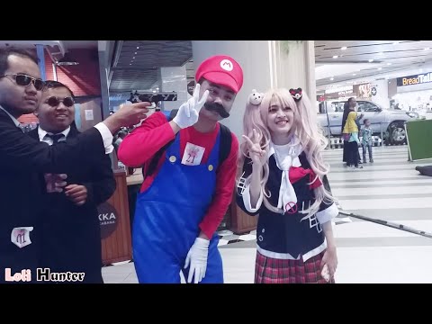 Loli Hunter and Junko go around in Cosplay Contests