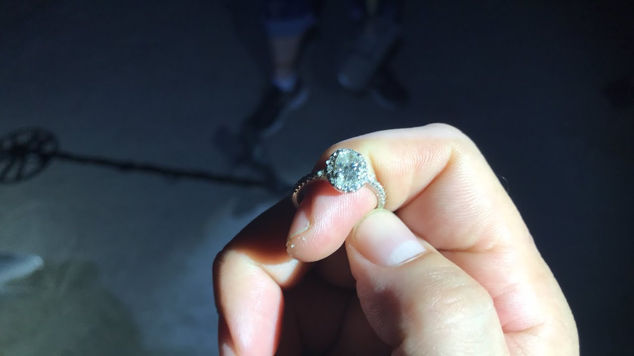 Ring Recovery Ring Found NYC Metal Detecting - YouTube