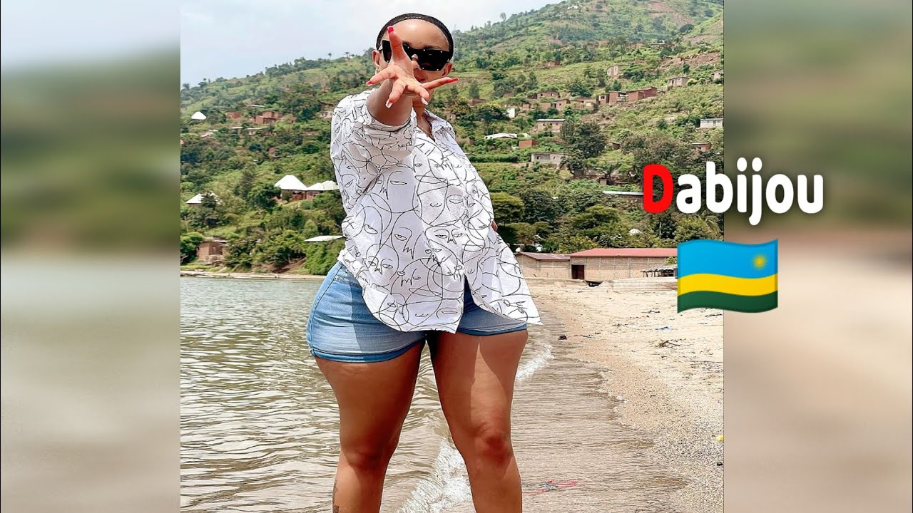 Bijou Dabijou 😍 Well Curvy Rwandese Plus Size Fashion Model & Artist ...