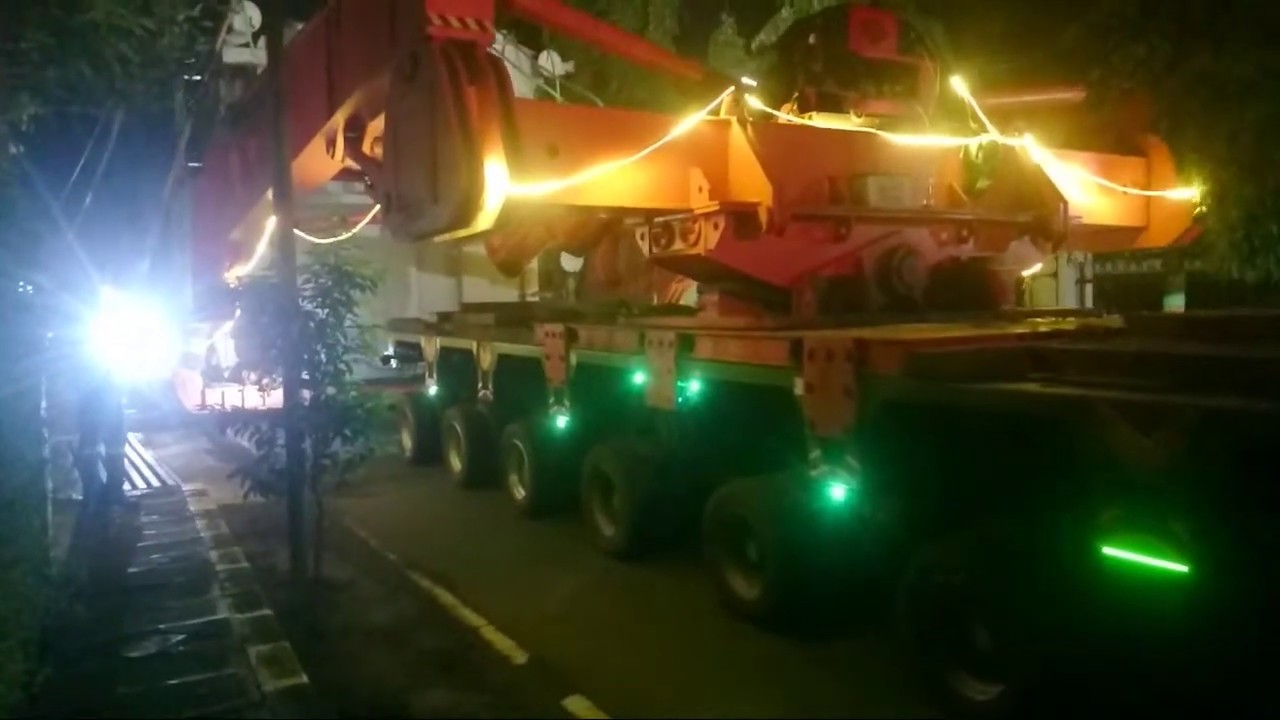 TANGGAP DARURAT TRAFO GITET PEDAN 500 kV melintas di jalanan sempit ...