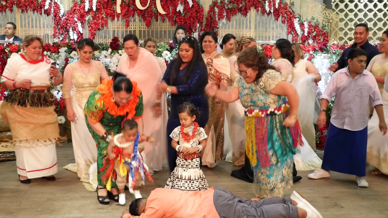 Tau'olunga #6 of #15 - YouTube