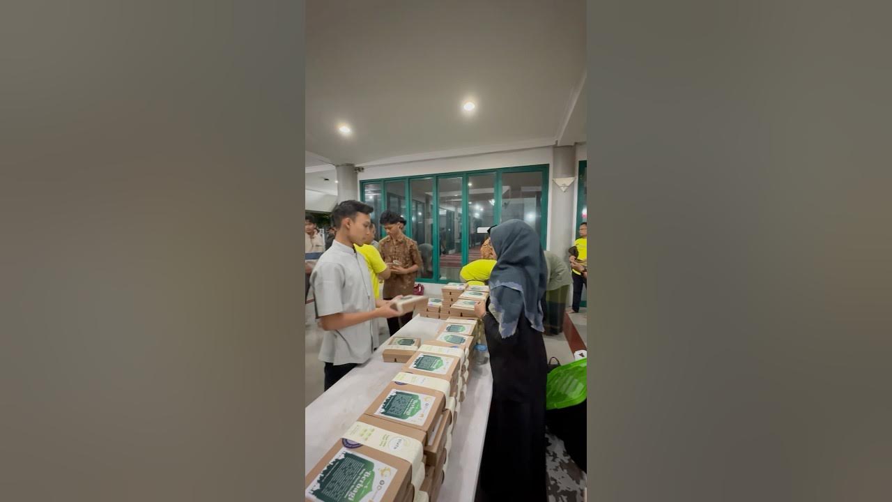 Asyiknya berbuka ala SDGs Center Undip - YouTube