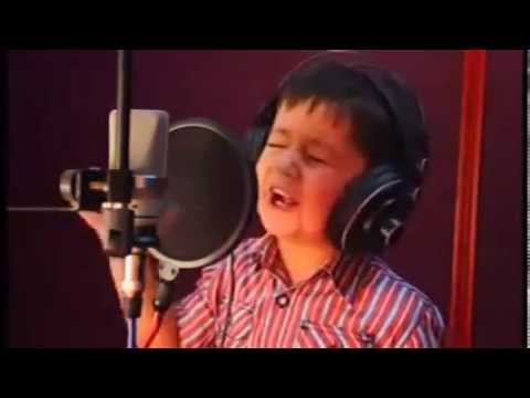 4 yaşında özbek..    mükemmel ses.