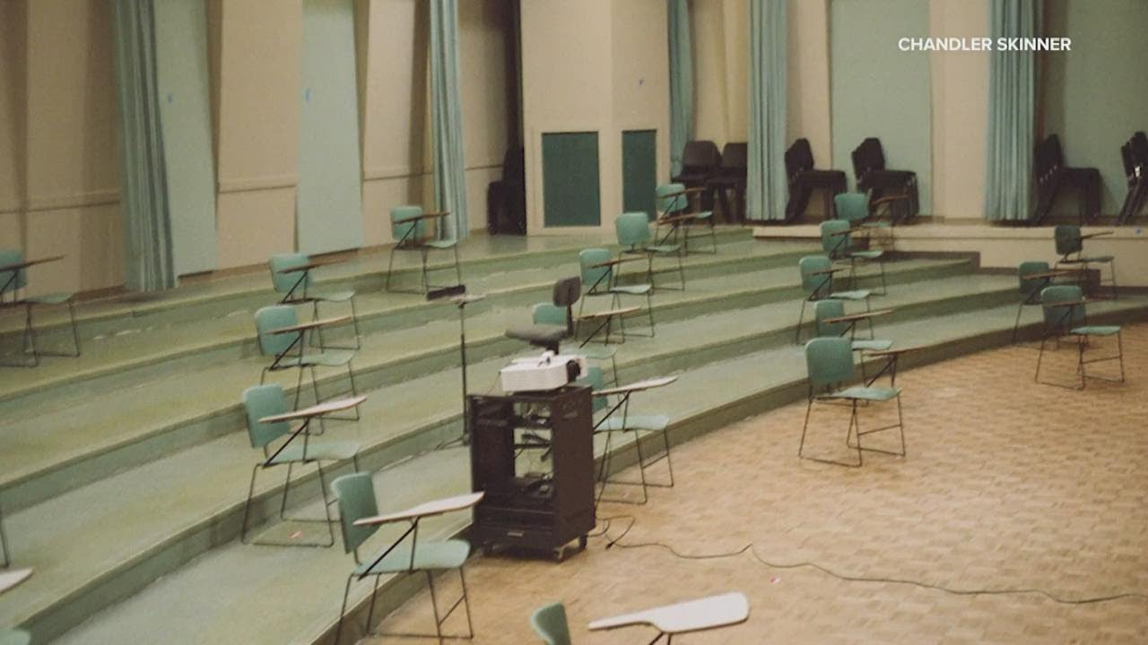 College students tell stories of life during COVID pandemic - YouTube