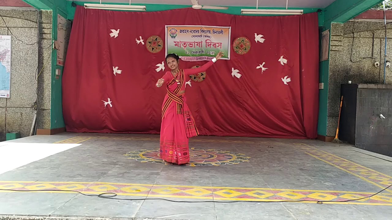 Assamese Cultural Dance - YouTube