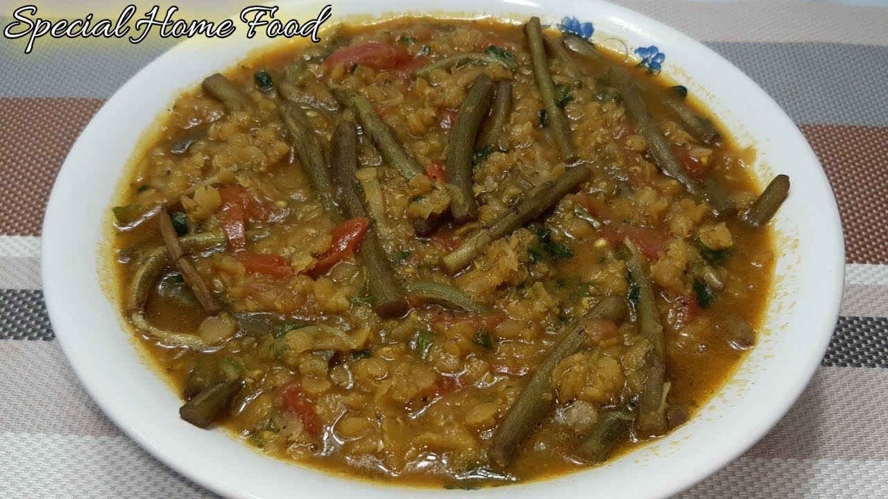 মশুর ডাল দিয়ে কচুর লতির একটি মজাদার রান্না | Dal Diye Kochur Loti ...