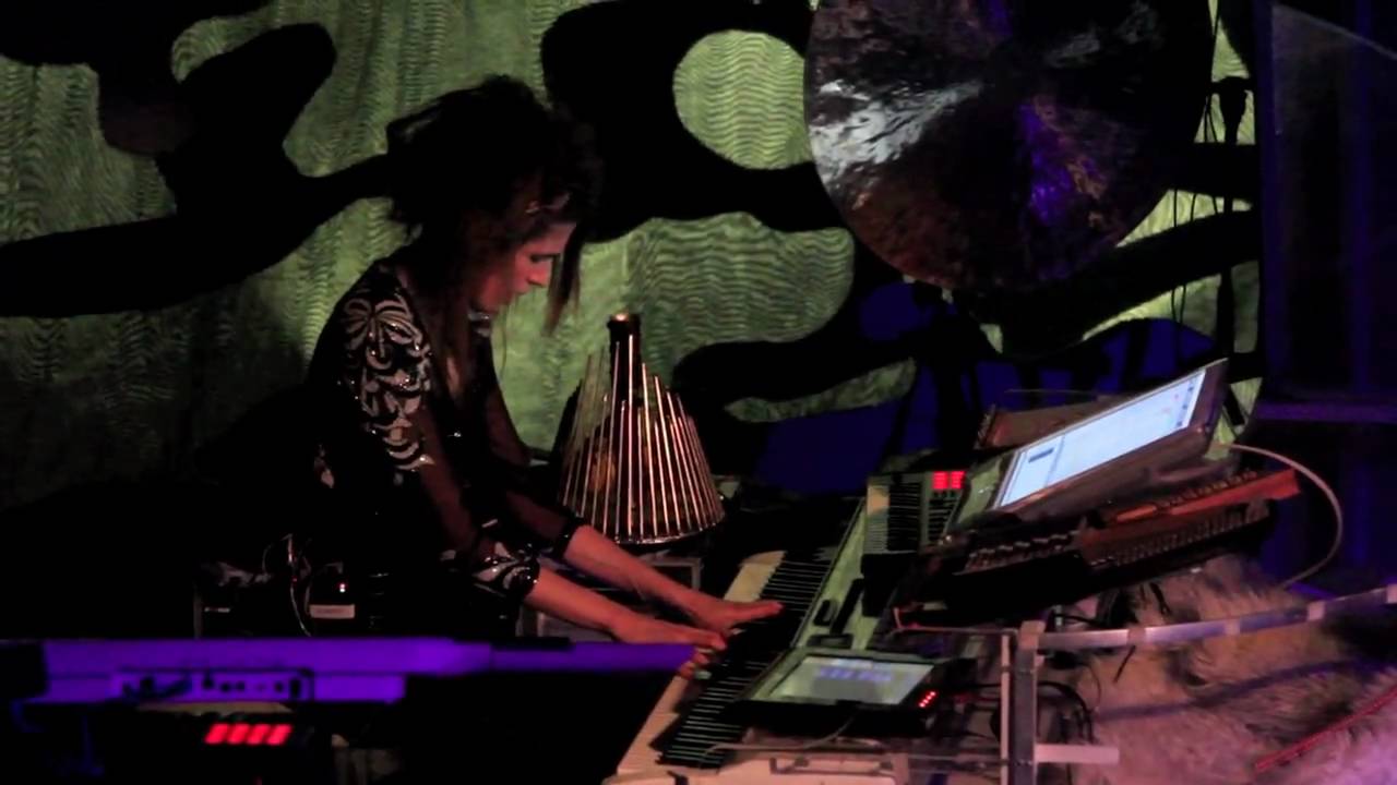 Imogen Heap Live - Wait It Out - YouTube