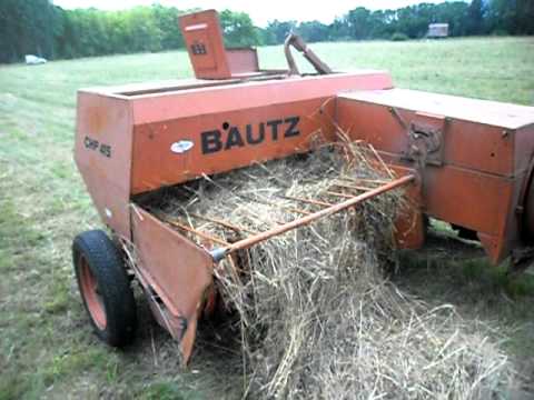 MTZ 80 bálázás - YouTube