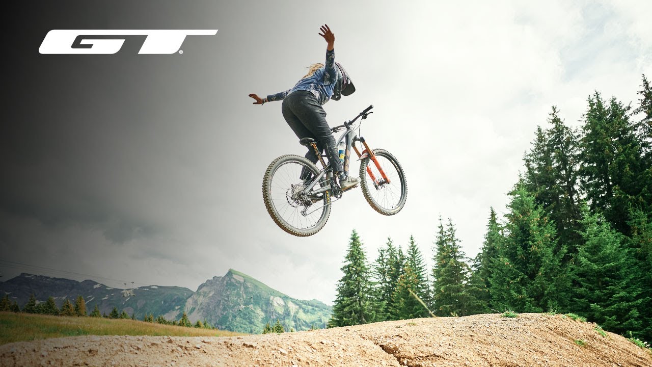 19-year-old NZ DH Champ Roasting Bike Park Laps | Jess Blewitt ...