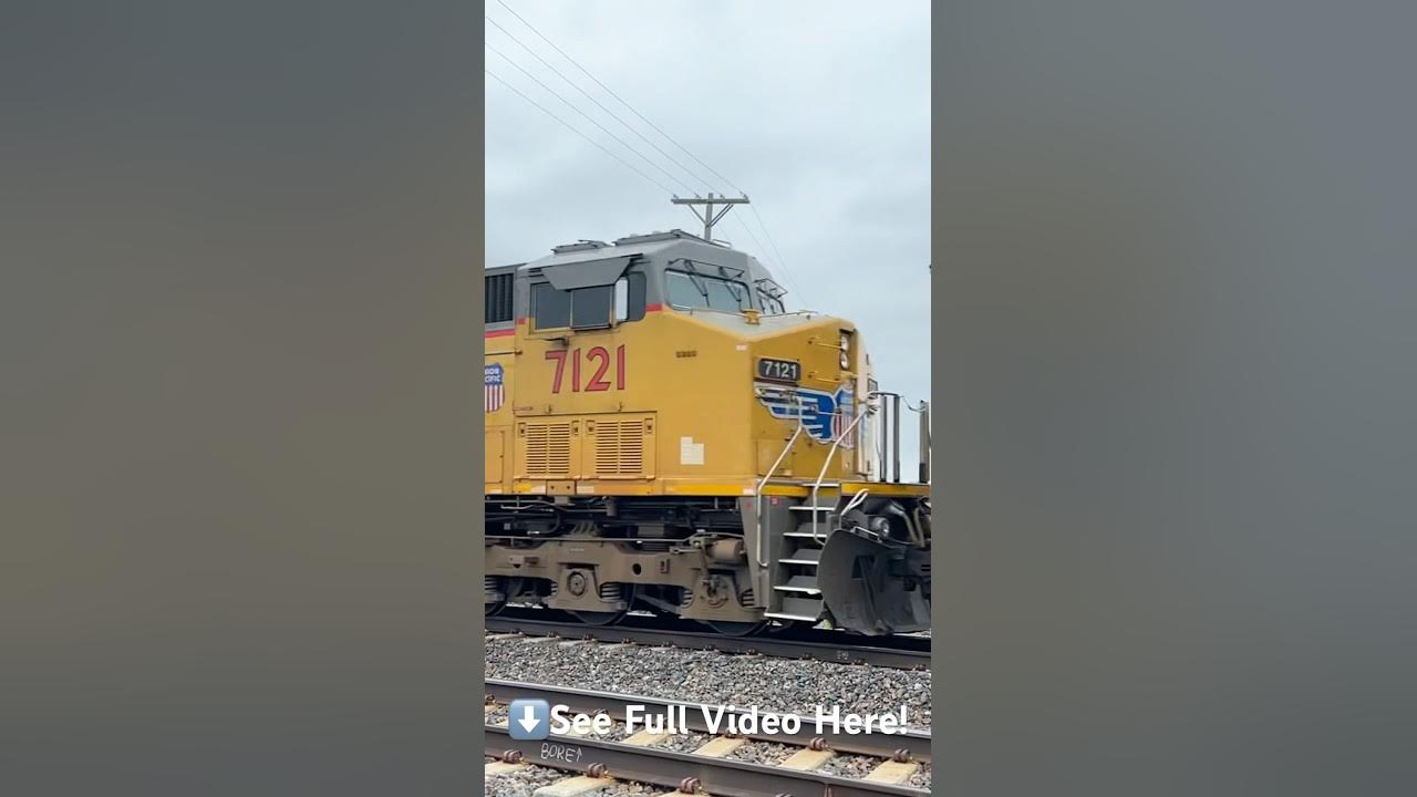 Low Ditchlights UP AC44CW DPU!! - YouTube