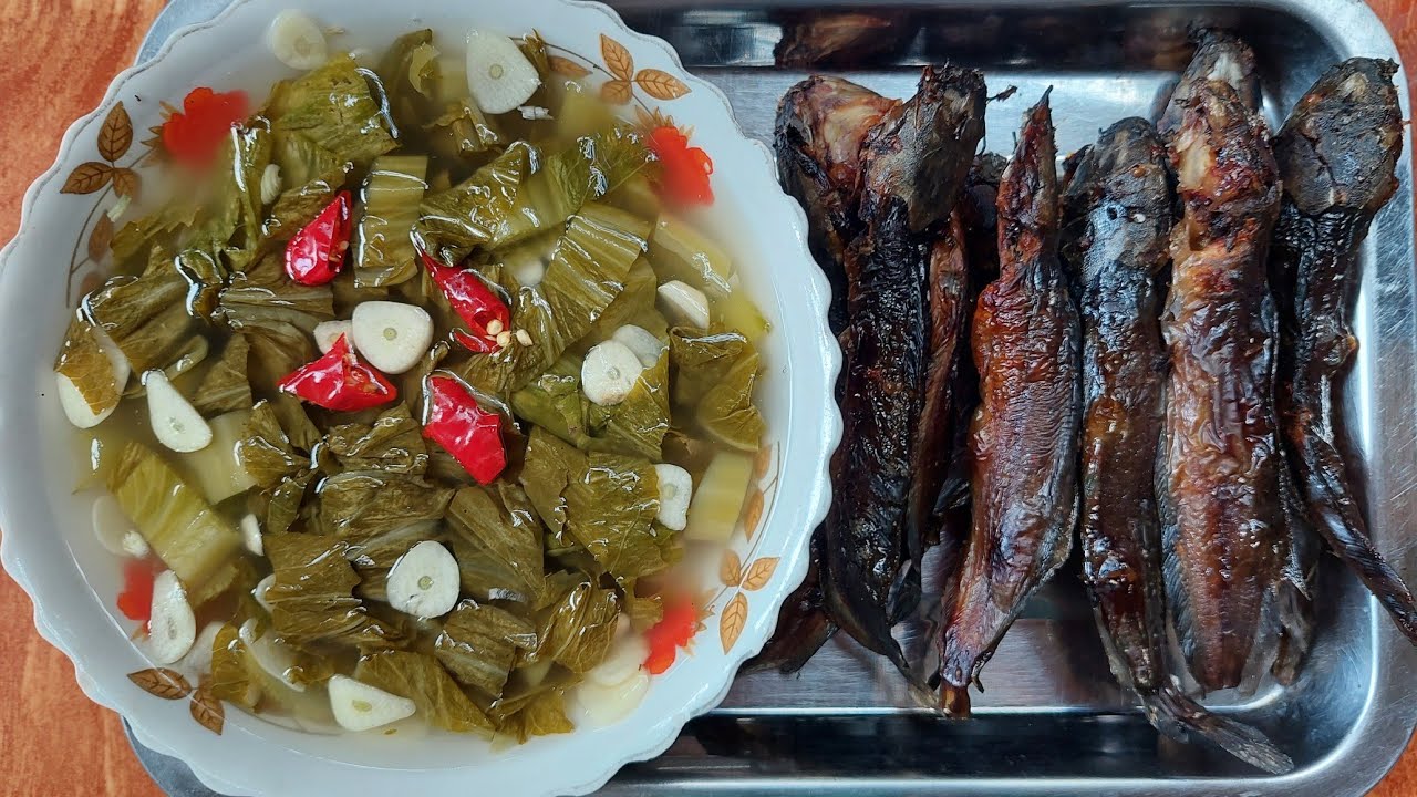 | ត្រីអាំង ជ្រលក់ជាមួយ ជ្រក់ស្ពៃ | Sophea food | - YouTube