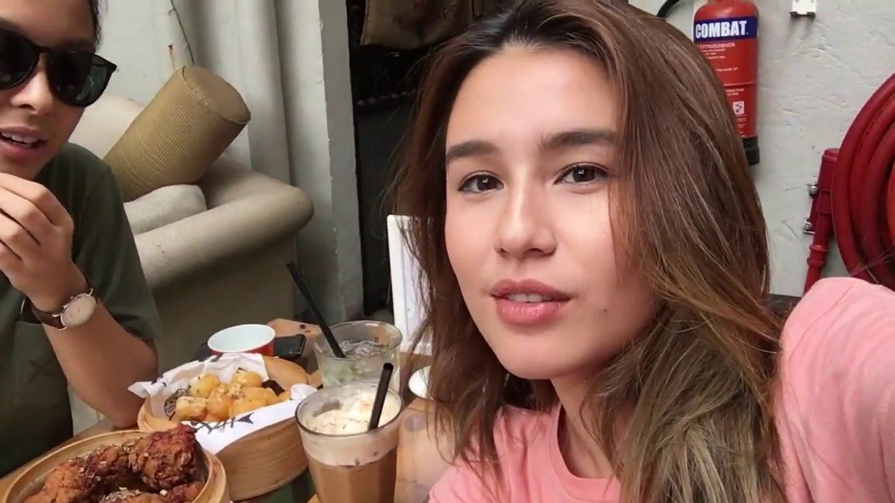 Girls being crazy in town #saffvlogs | saffron sharpe - YouTube