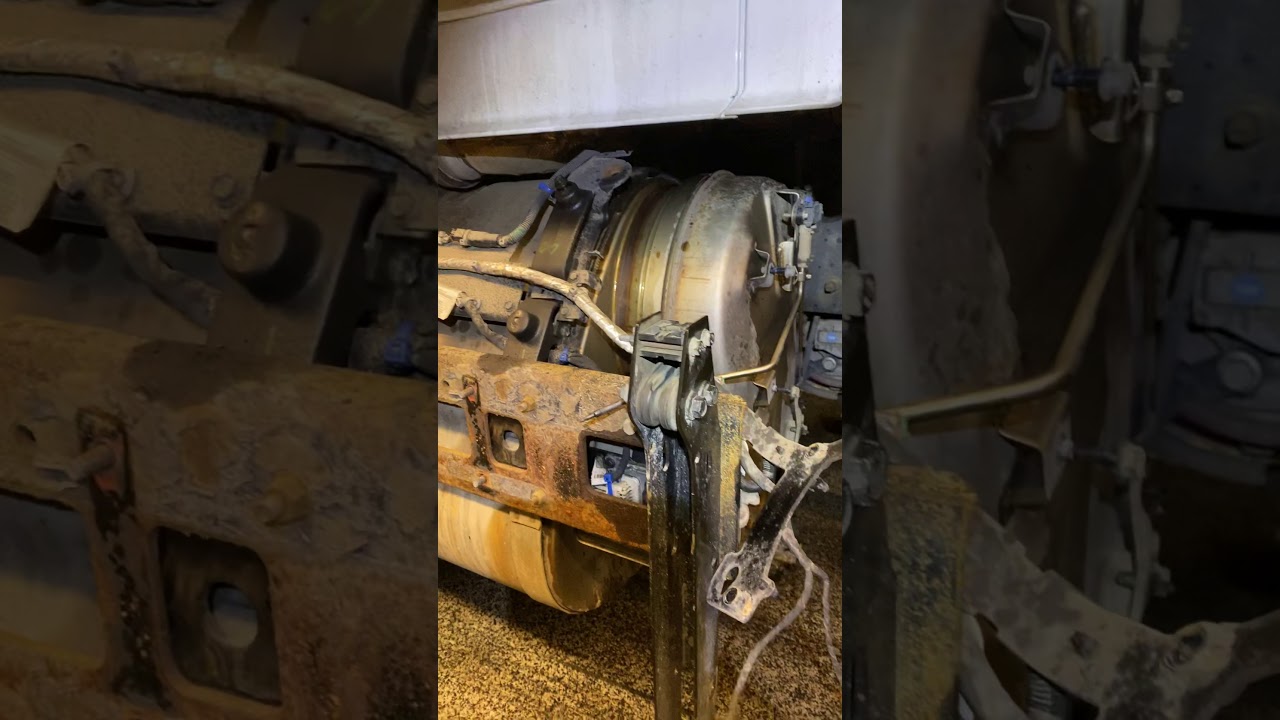 DPF removal on the Volvo VNL 2019 - YouTube