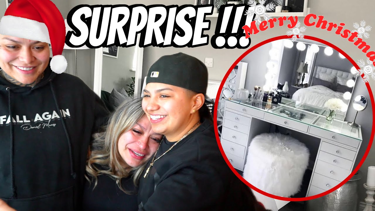 SURPRISED MY MOM WITH A NEW ROOM MAKEOVER *NEW VANITY - YouTube