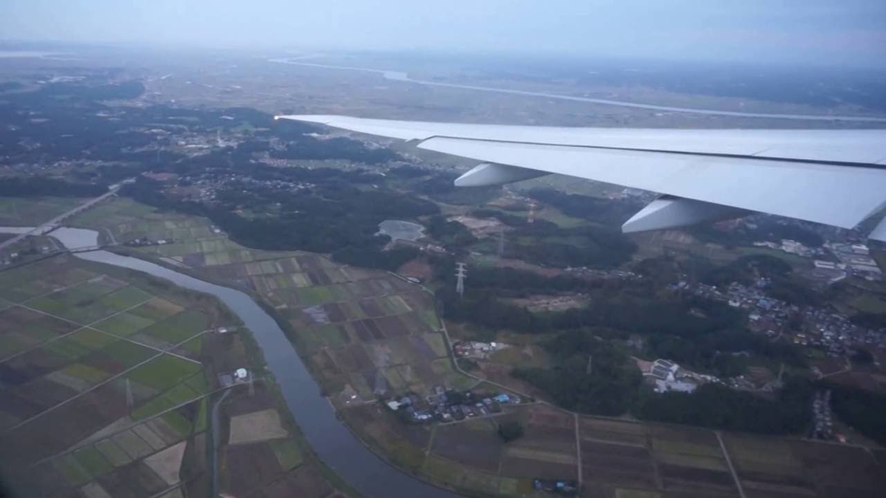 Qatar Airways QR 806 from Hamad International Airport landing to Narita ...