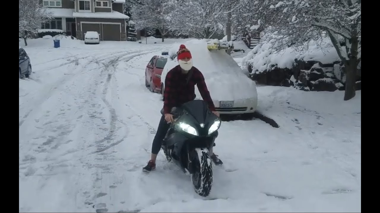Yamaha r6 in the snow - YouTube
