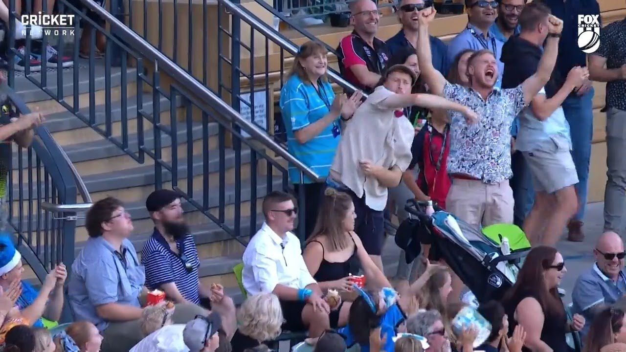 Re-living some of the best BBL crowd catches - YouTube