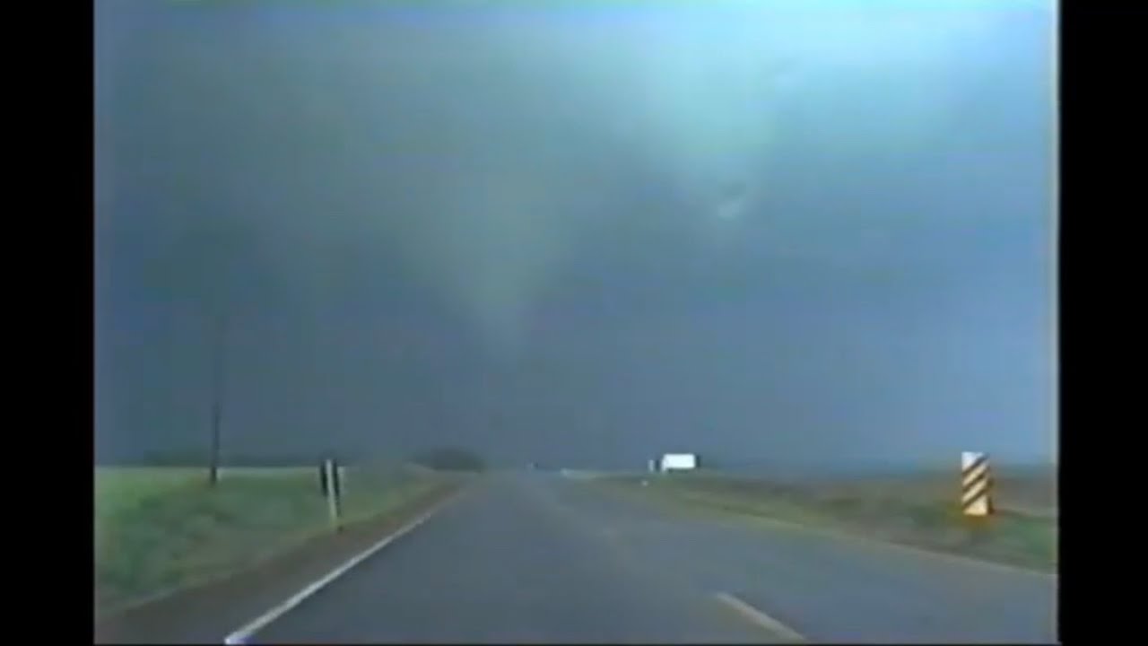 Wichita, Kansas Tornado Of 1991 - YouTube