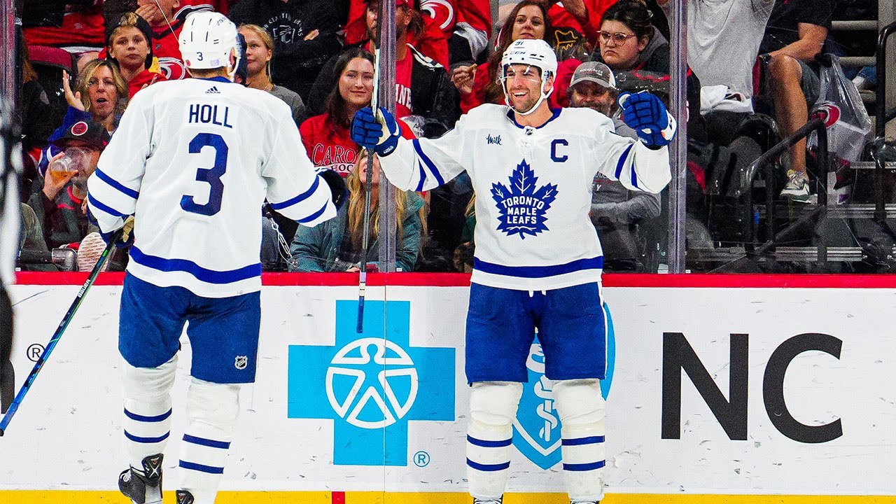 Marner feeds Tavares for goal #399 with some beautiful stick work - YouTube