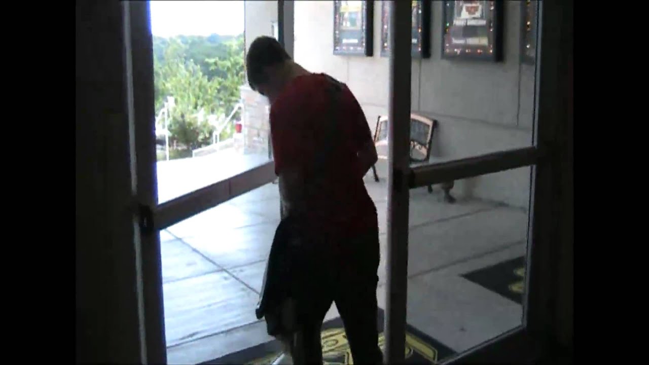 How to open a door with no hands - YouTube