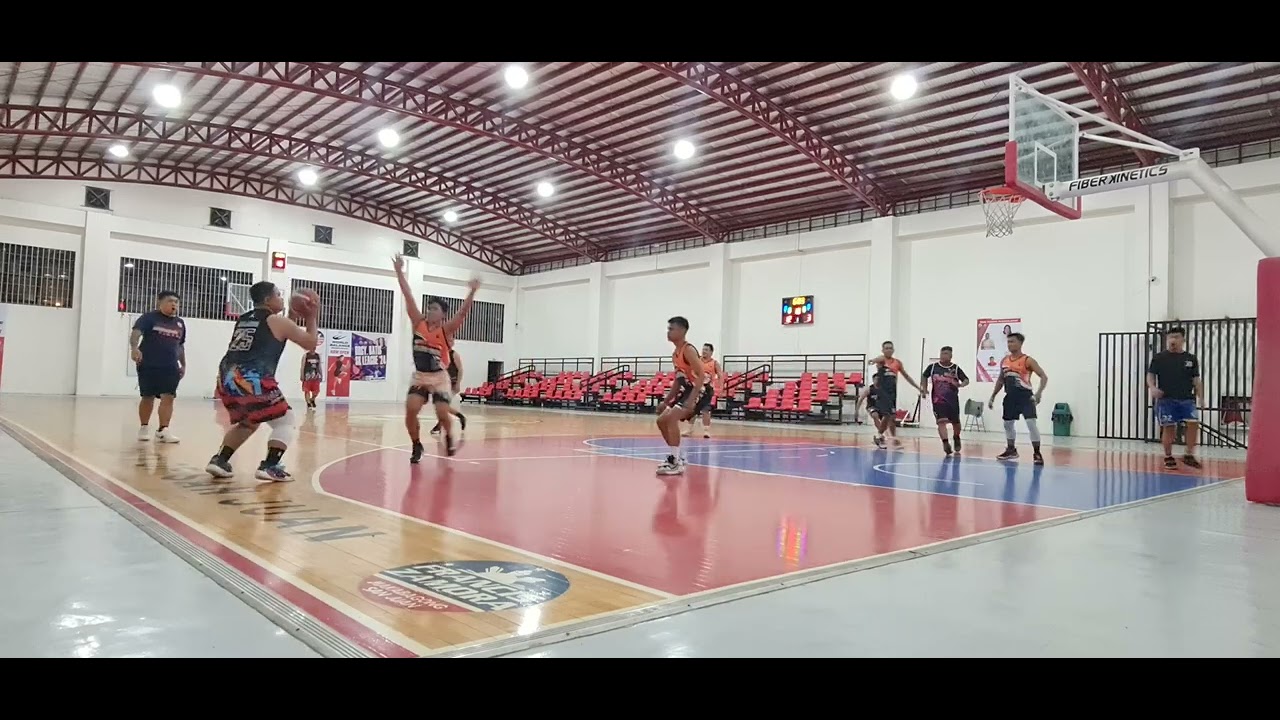 Supreme Ballers vs Keyland Arnaiz - YouTube