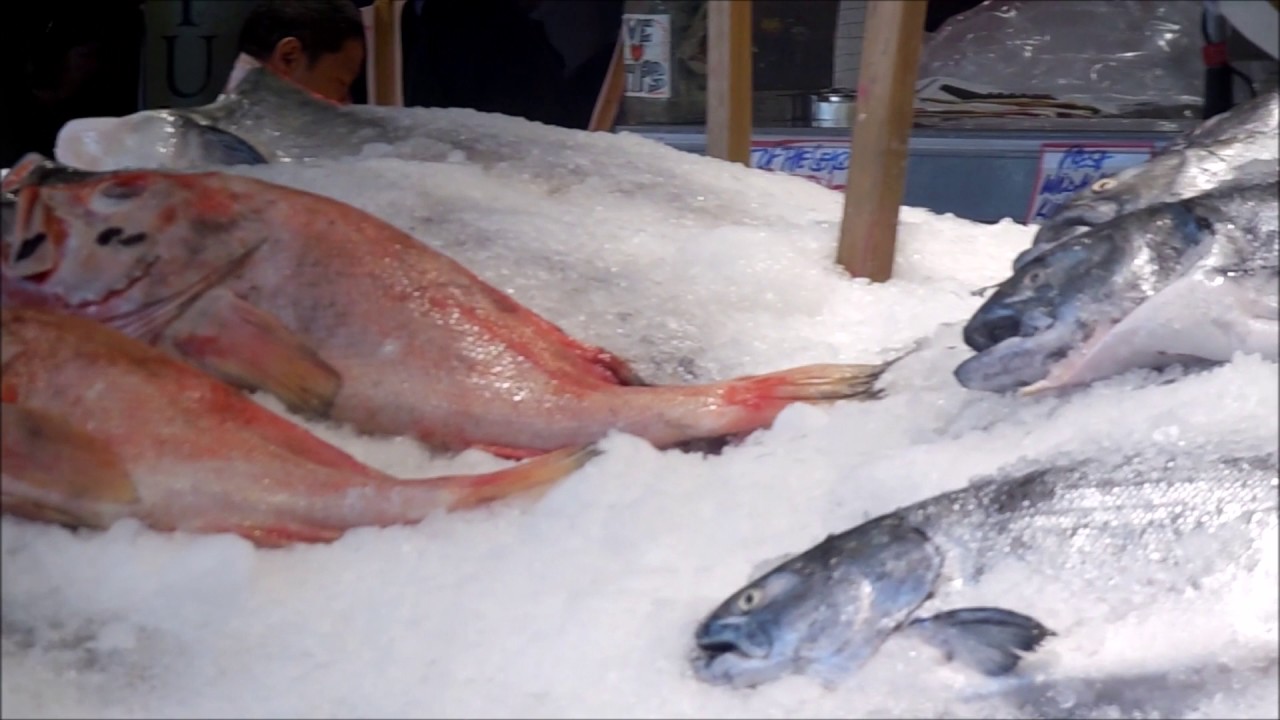 Pike Place Market and Fish Throwing in Seattle - YouTube