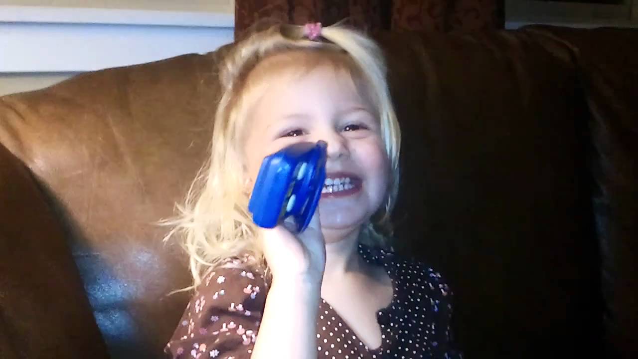 Addie elf laugh - YouTube