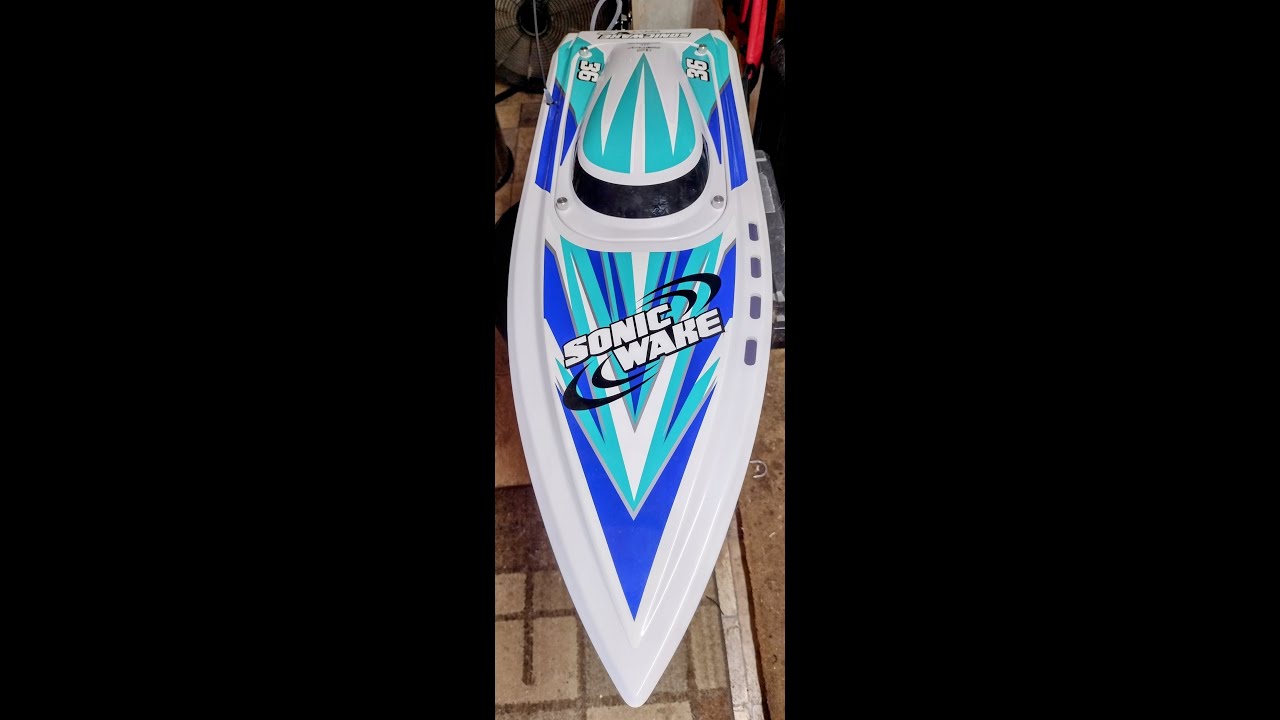 New Pro boat, Sonic Wake V2 Deep V Hull Length 36". And it's maiden run ...