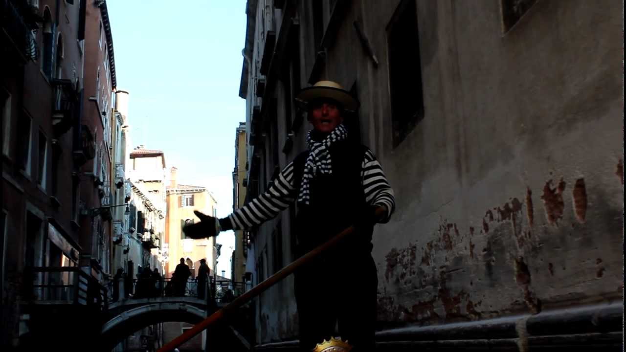 Gondolier Singing in Italian in Venice, Italy - YouTube