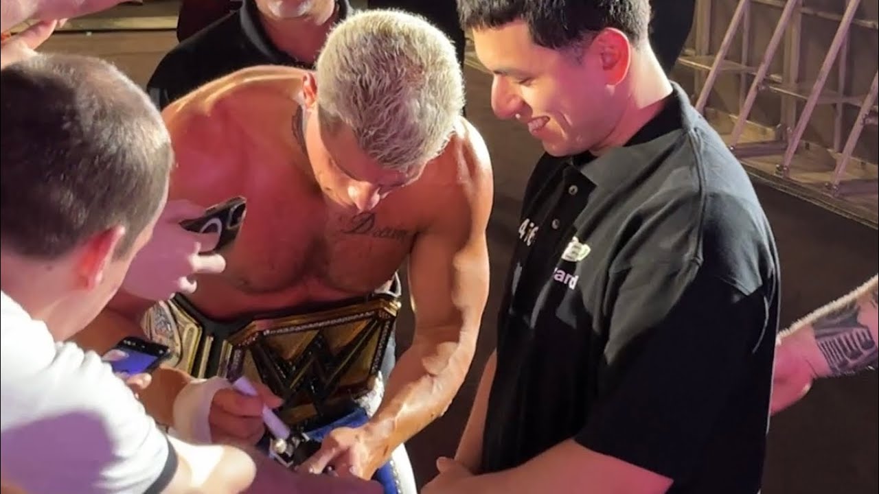 WWE WIEN 2024 - Cody Rhodes Celebrates - YouTube