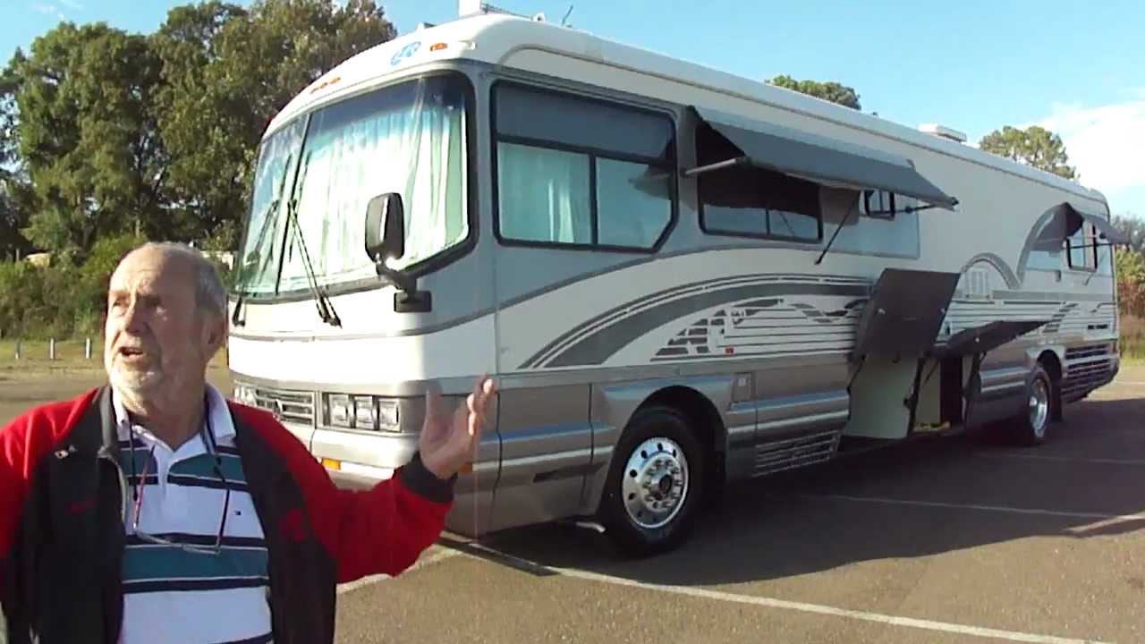 1995 Holiday Rambler Navigator 400 Walkaround - YouTube